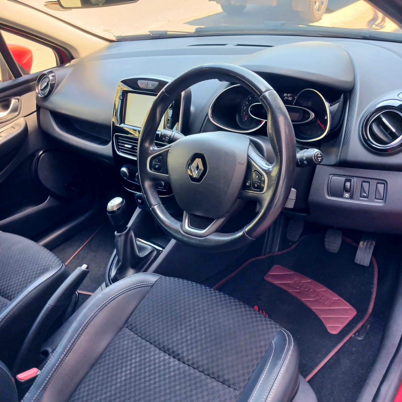 2017 RENAULT CLIO 900T DYNAMIC – KMH Durban